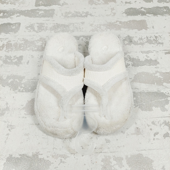Acorn | Shoes | Acorn Womens Spa Terry White Plush Tong Flip Flop ...